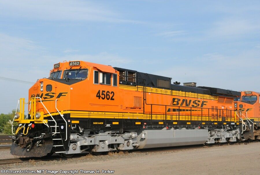BNSF 4562 C44-9W